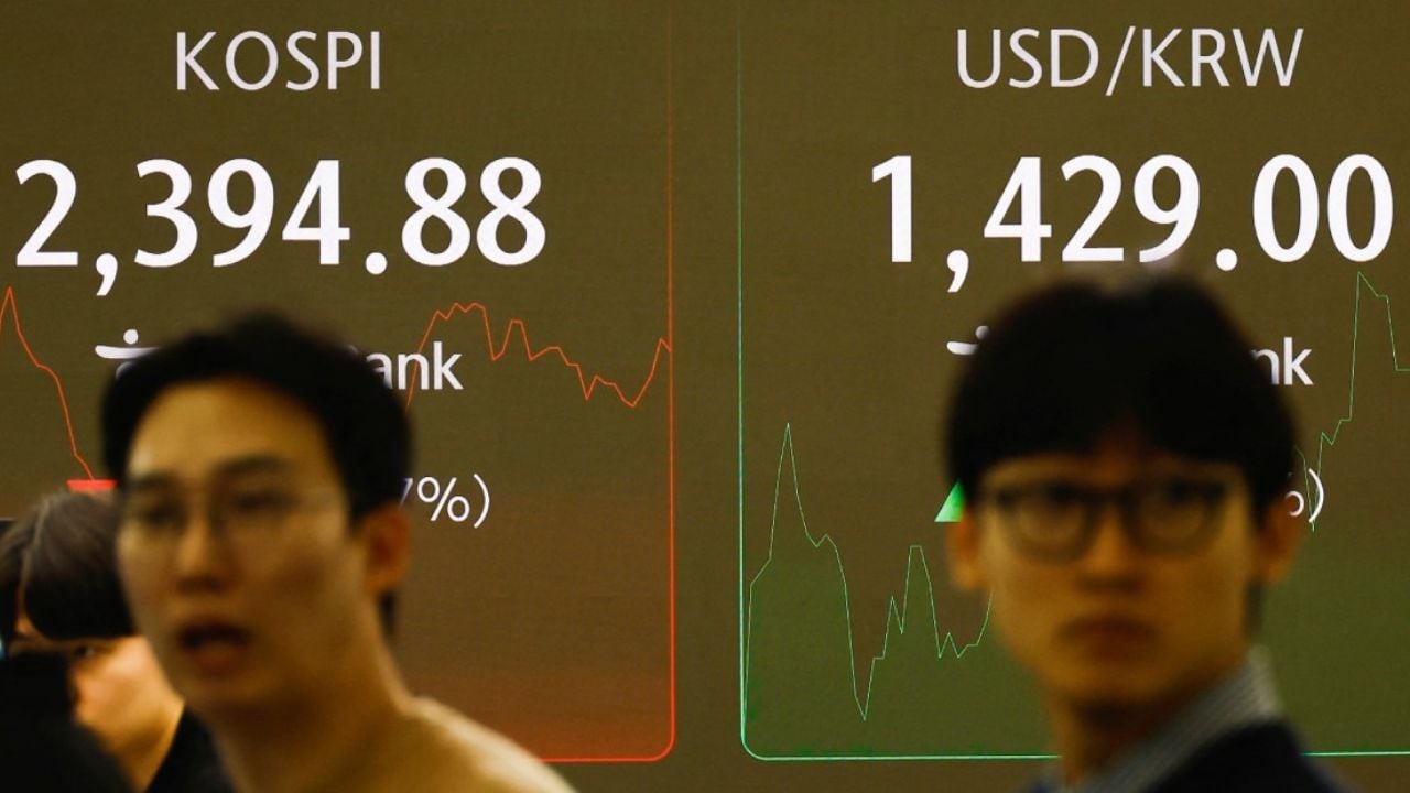 Bolsa de Seúl se tambalea: abre la semana con una caída del 2% ante la ...