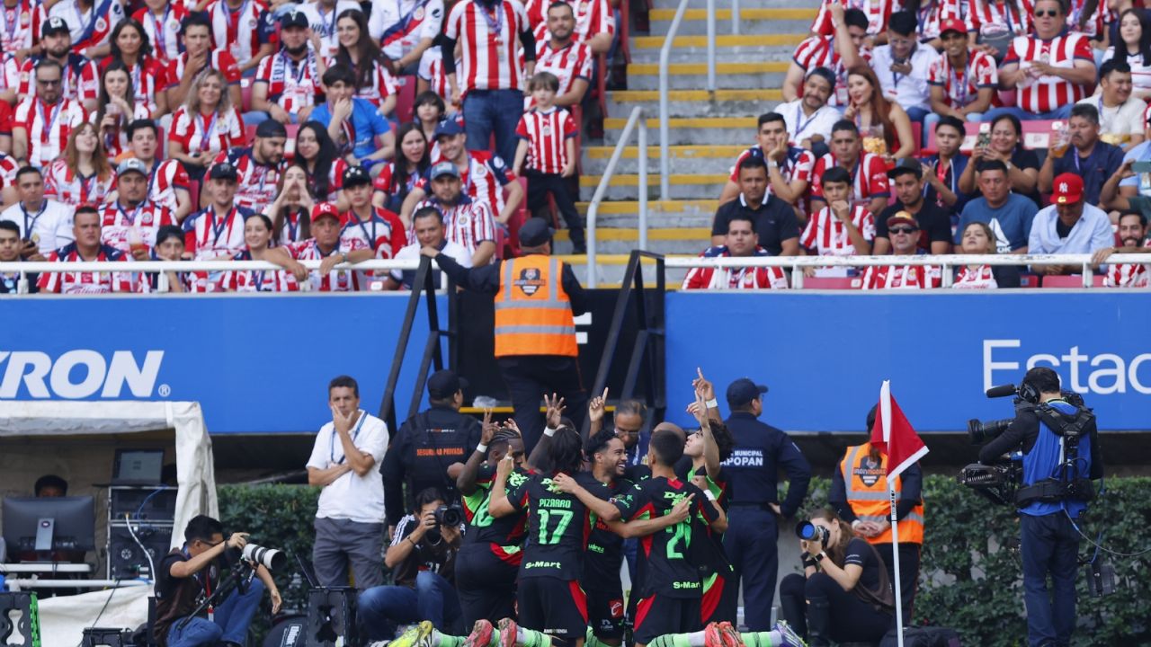 ¡Sigue pisoteando su historia! Chivas pierde en casa ante FC Juárez y ...