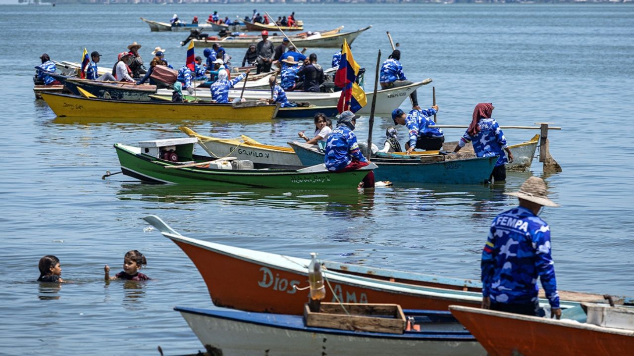 Pescadores venezolanos protestan contra despliegue naval de EU en sus ...