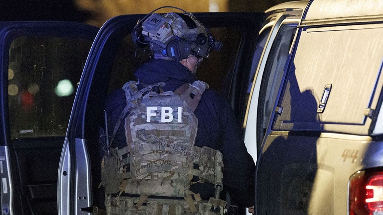 Sujeto ingresa con explosivos a edificio en California y toma varios ...