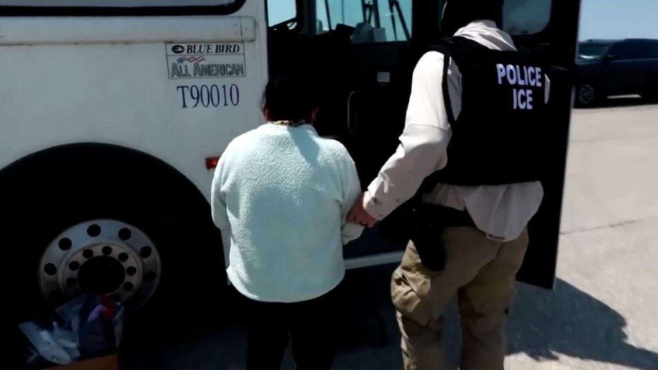 ICE los deporta y México los ignora: la otra crisis migrante | LatinUS